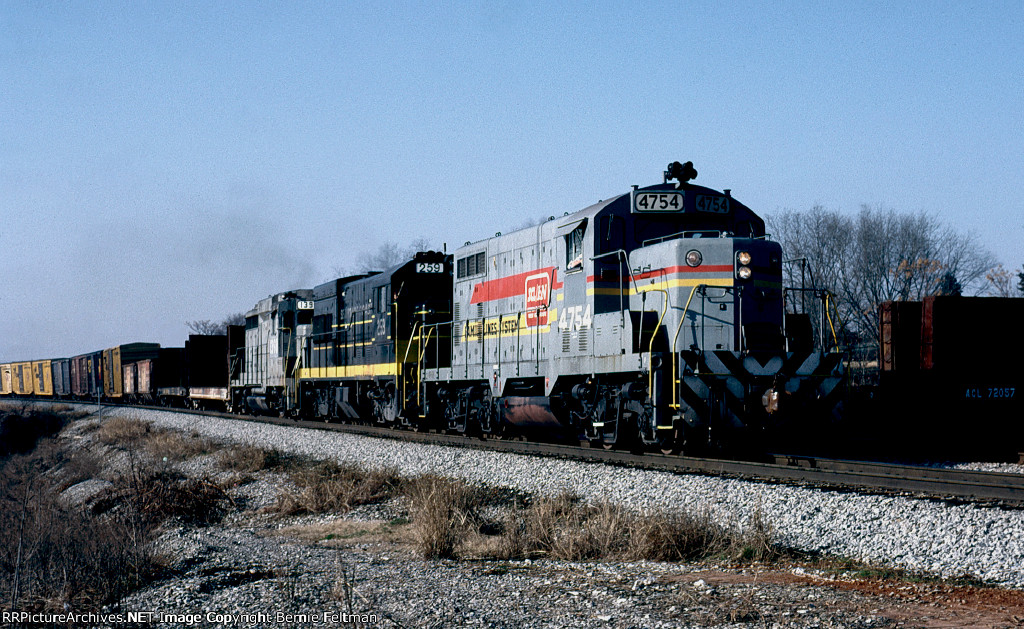 Seaboard Sysem GP16 #4754, U18B #259 and GP30 #1390 lead long distance local train #510